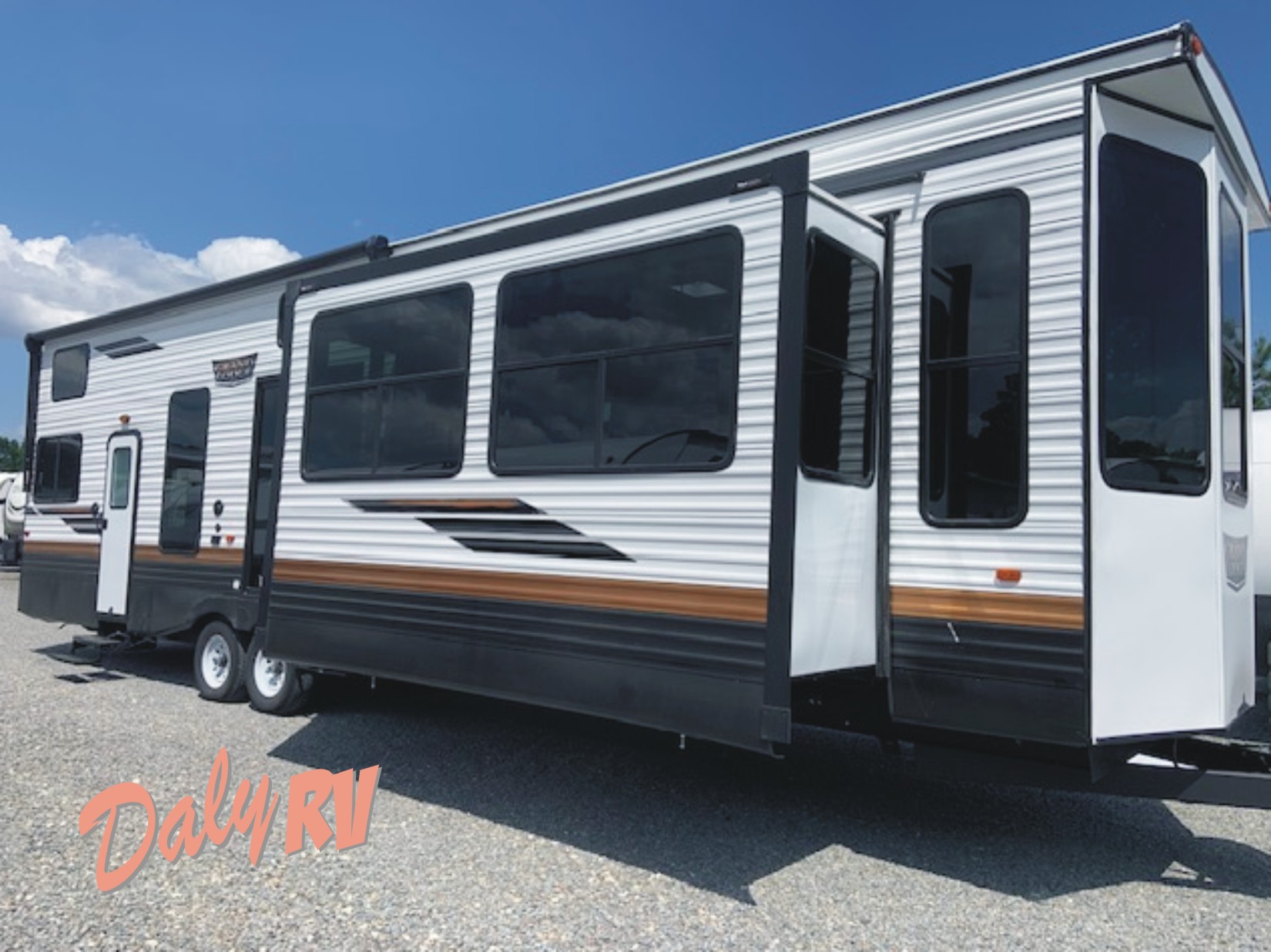 Destination Trailers – Daly RV – A Camping Tradition!